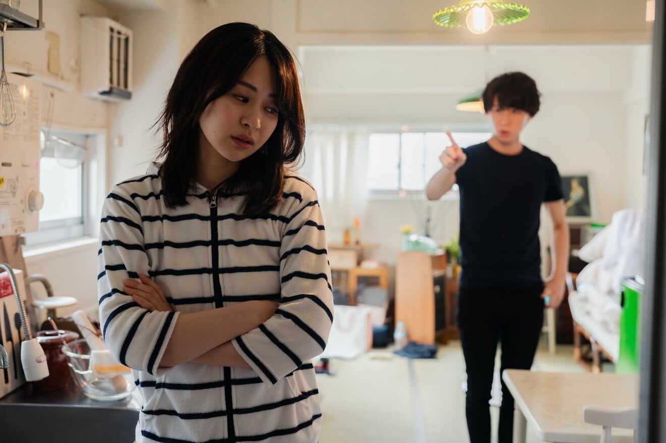 非モテ・45歳男性が年収1500万円を武器に「年の差婚」を実現も…5年後に気づいた“重大な問題”(2/3) | Finasee（フィナシー）