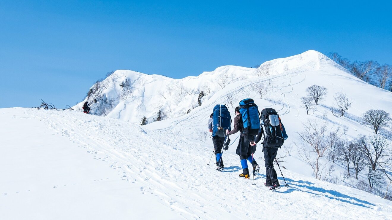 雪山で遭難し絶体絶命の危機に陥った40代3人組を救う、バイト暮らしで“ニート”と呼ばれた一人の機転(1/3) | Finasee（フィナシー）